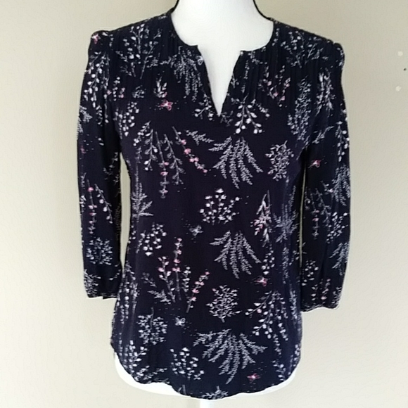 Reitmans | Tops | Reitmans The Relaxed Pleated Floral V Neck Viscose ...